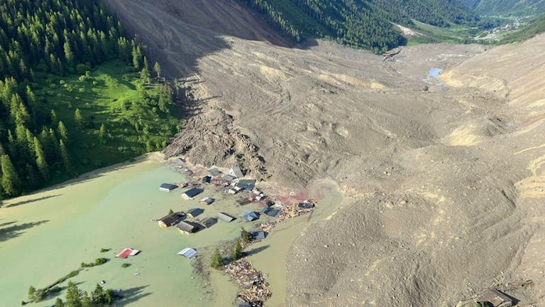Naturkatastrophe in den Alpen – Gletscher-Abbruch zerstört Dorf – 340 ...