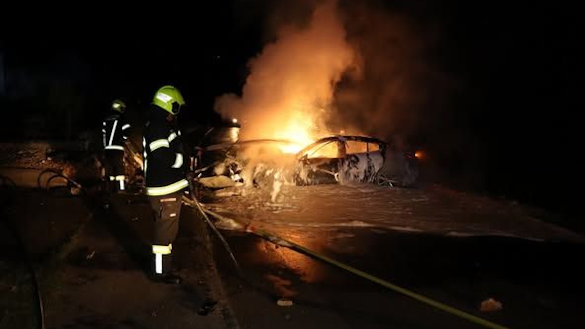 Nach Unfall – E-Auto ging in Flammen auf – Lenker schwer verletzt ...