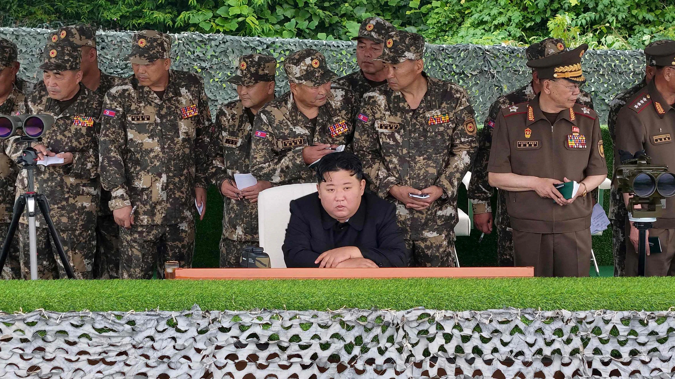 Bilder: Kim Jong-un als Beobachter bei einer Militärübung | Heute.at