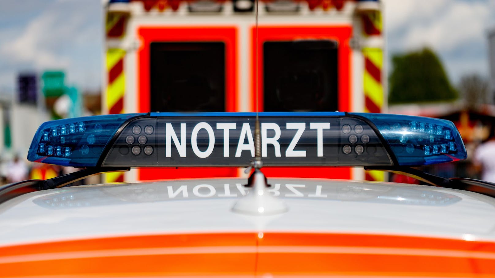 Säugling stirbt bei Unfall – Furchtbares Drama! Vater überrollt eigenes Baby – tot | Heute.at