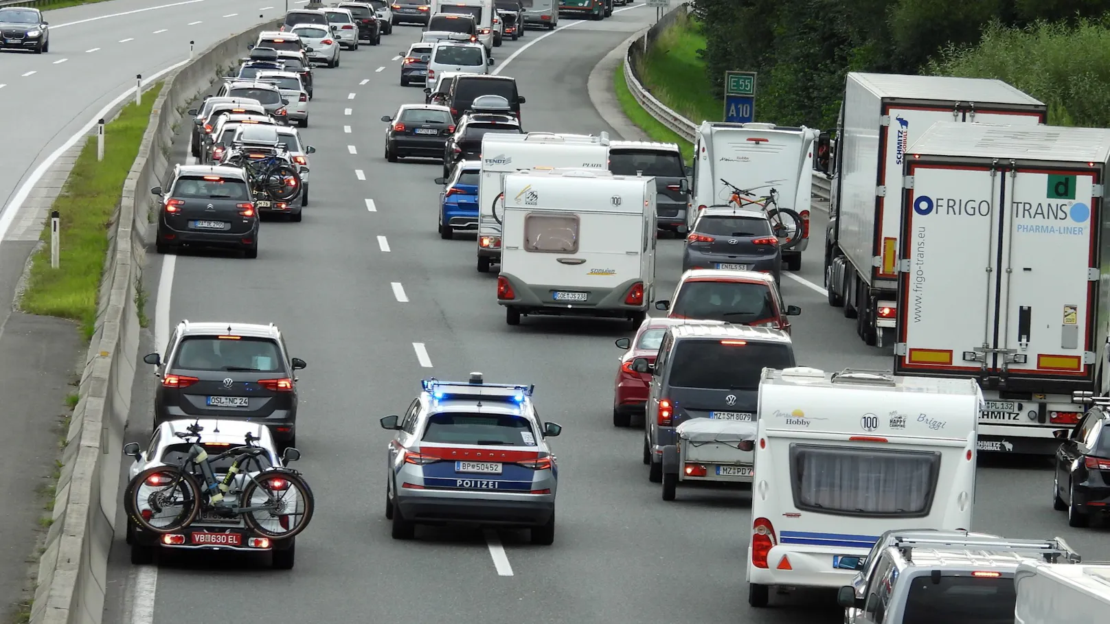 A1, A2, A9, A10, A12, A13 – Stau-Alarm! Reisewelle legt Verkehr in ...