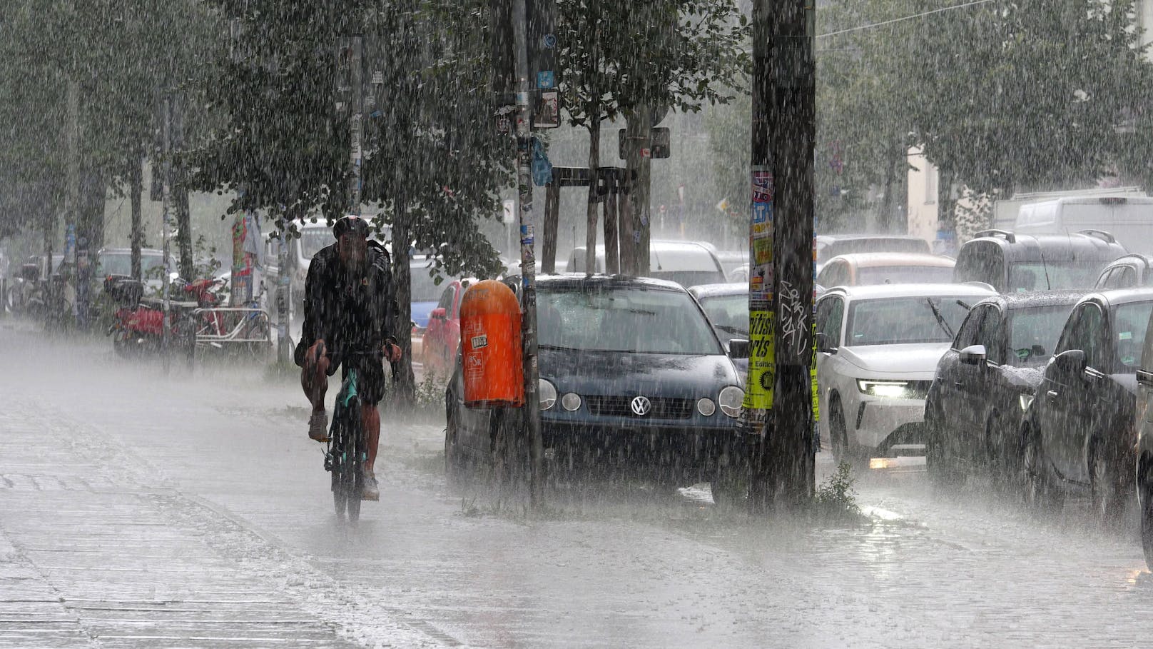 Karte zeigt, wo es kracht – Hagel, Starkregen, Sturm – Gewitter wütet in Österreich | Heute.at