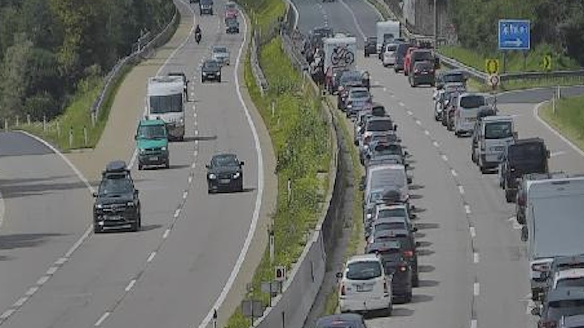 Verkehr steht still – Reise-Chaos! Autobahn gesperrt, kilometerlanger ...