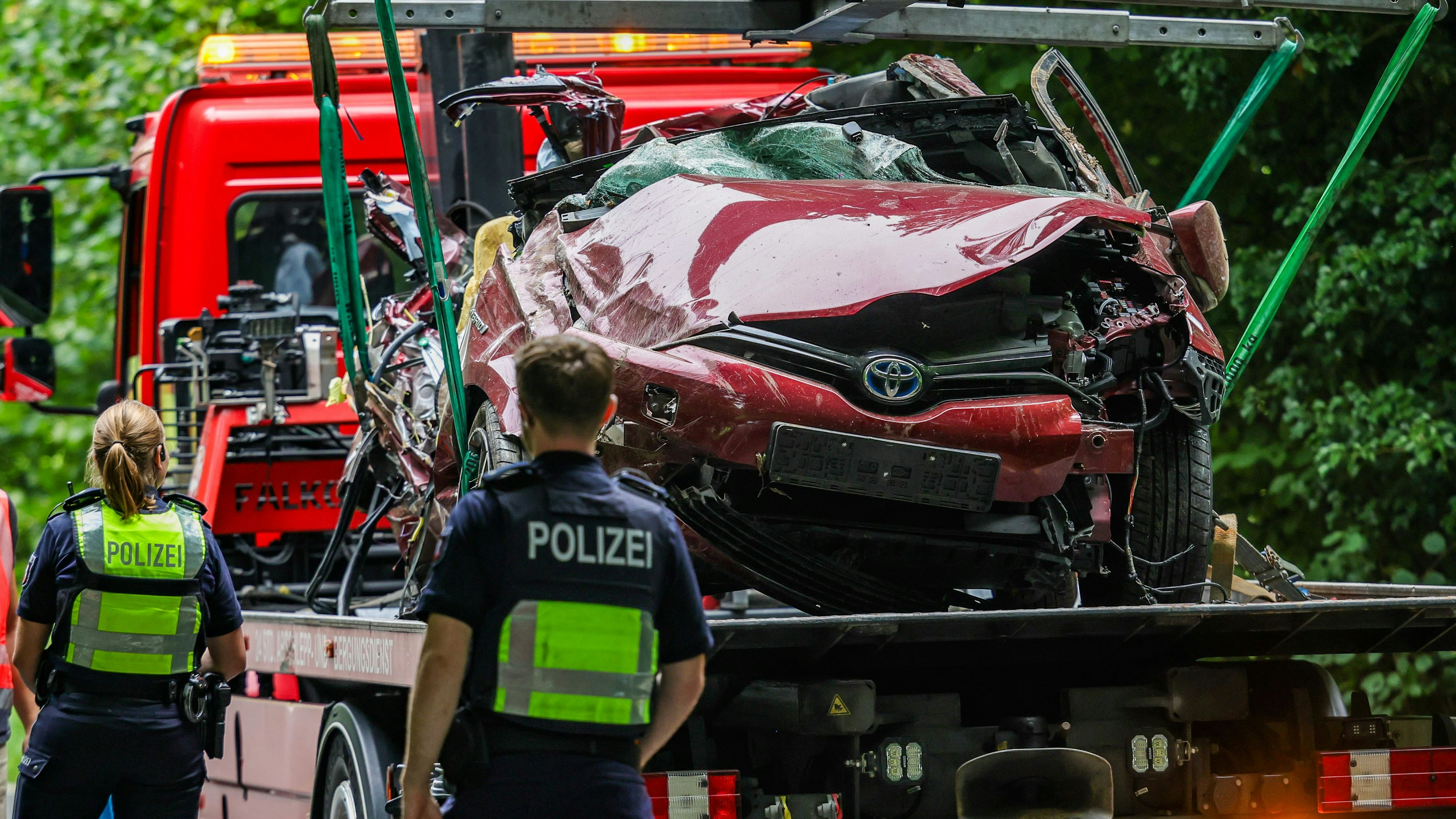Teenager sterben bei Crash – Vier Tote nach Unfall – Freunde tranken zuvor Alkohol | Heute.at