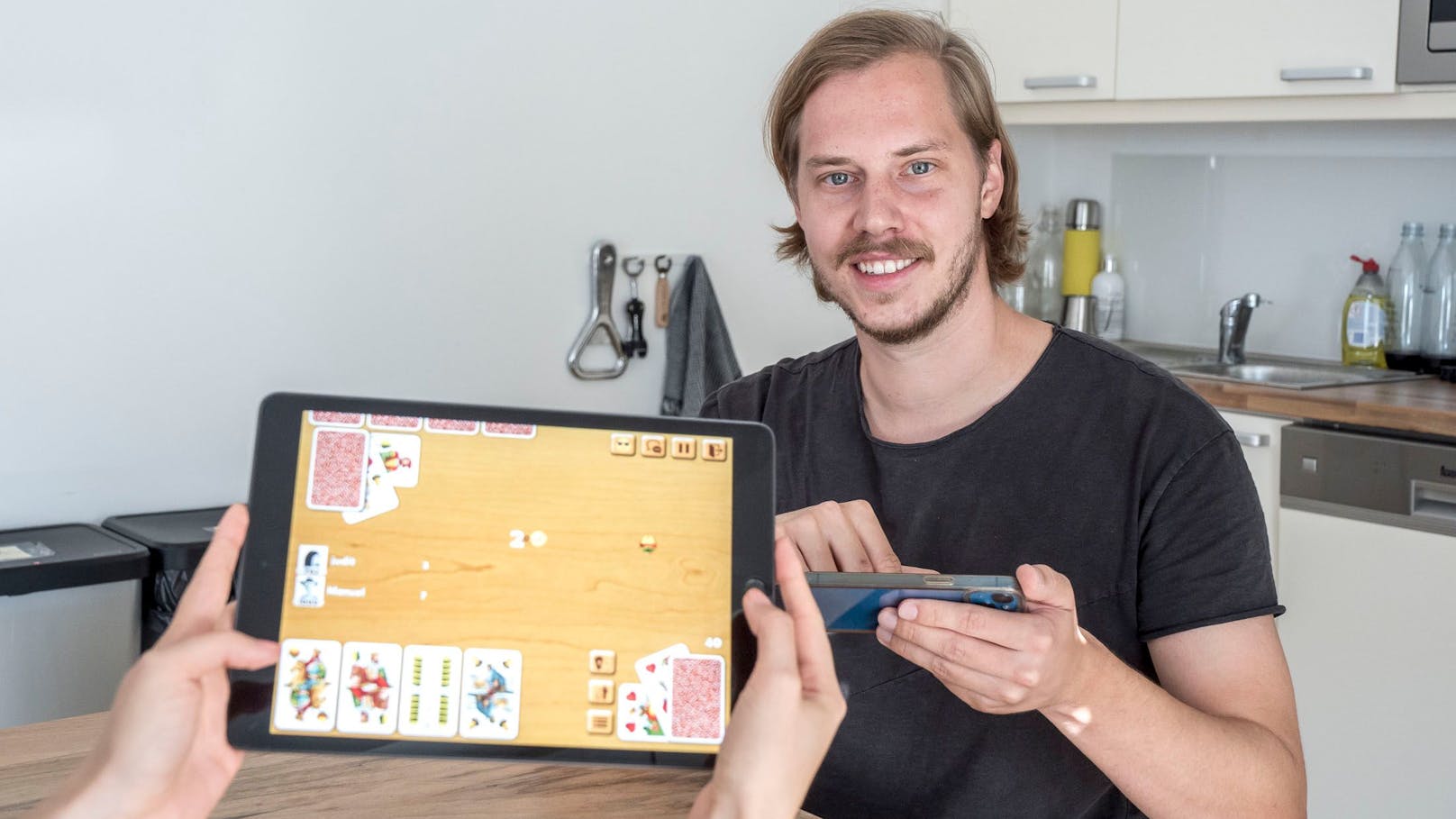 Kartenglück am Handy – Schnapsen geht online – Wiener macht Kultspiel ...