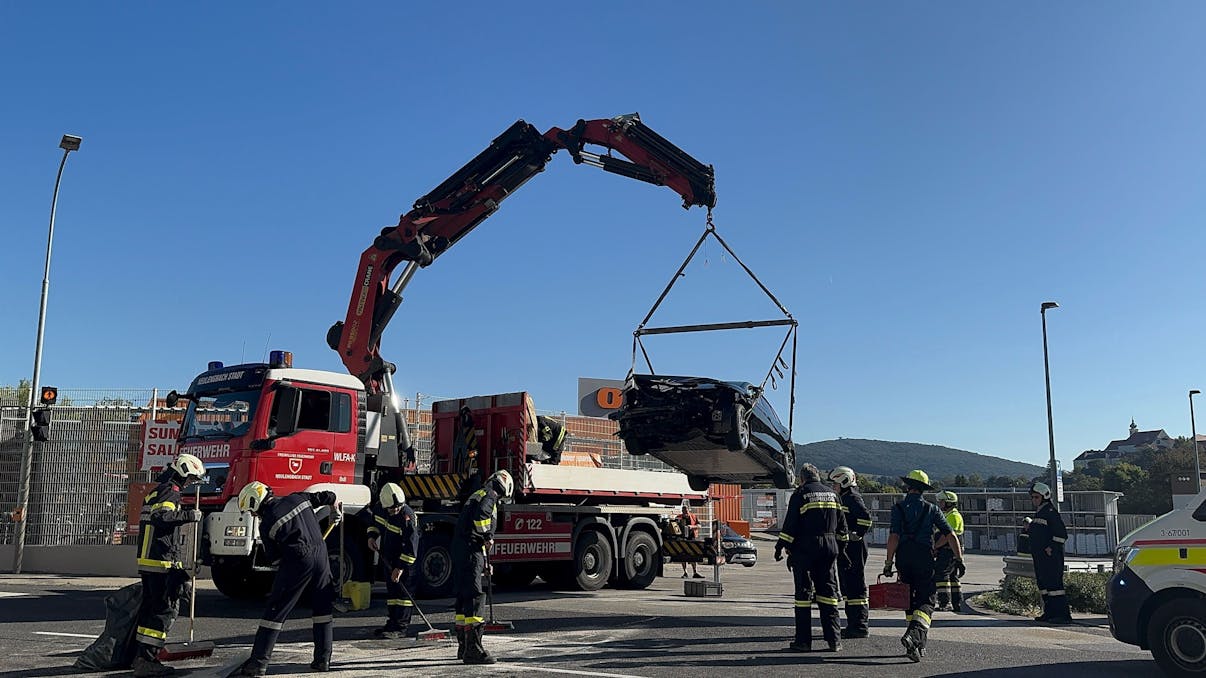 Zusammenstoß zweier Pkw – Schwerer Crash in NÖ fordert drei Verletzte | Heute.at