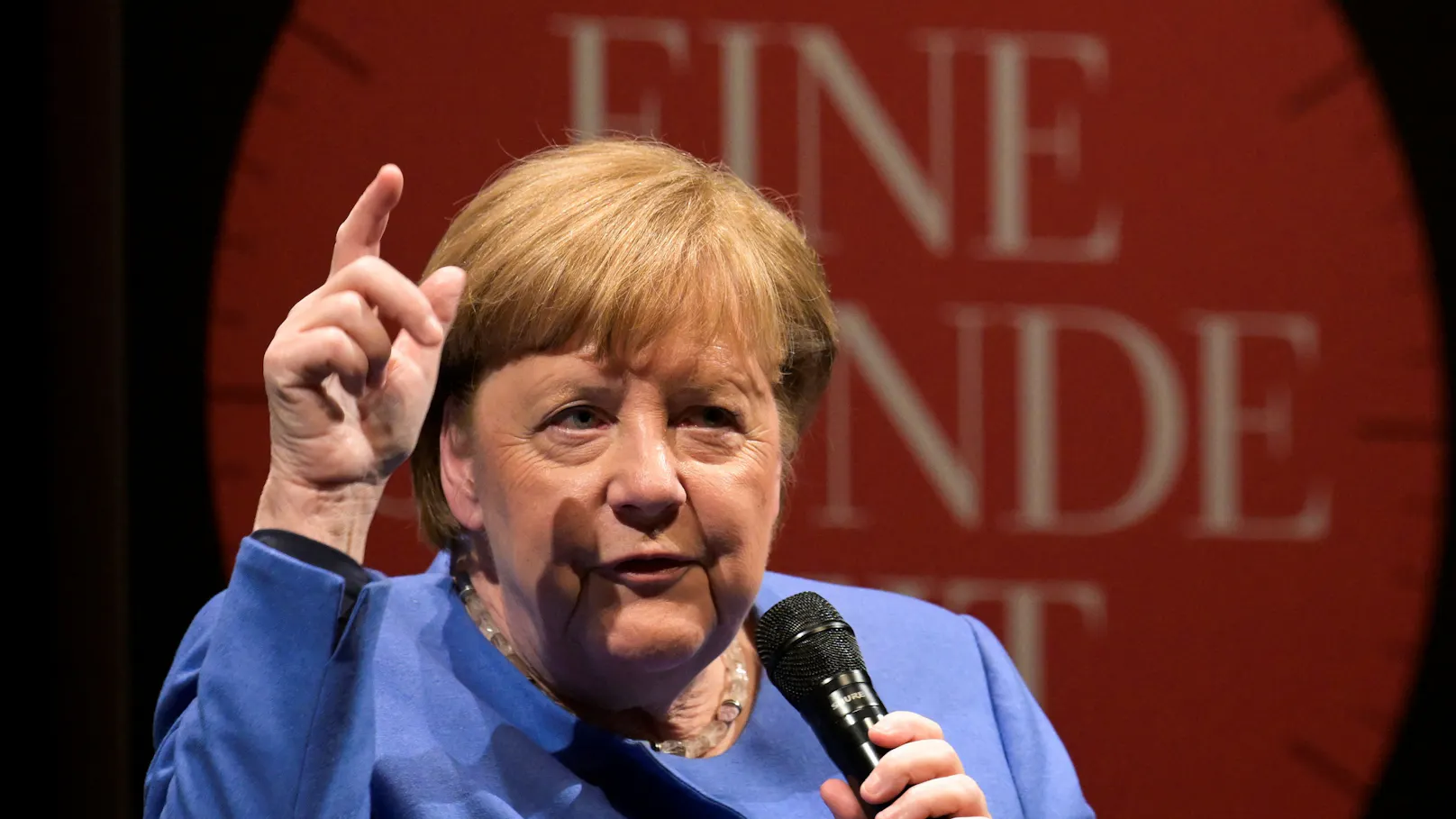 Brisantes Interview – Merkel gibt Coronavirus Schuld am Ukraine-Krieg ...