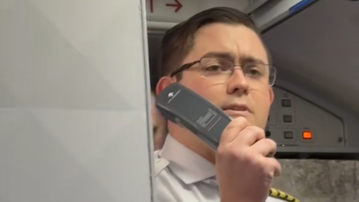 "Kleines Mädchen und ihr Eis" – Pilot gibt vor allen Passagieren süßes Versprechen ab | Heute.at