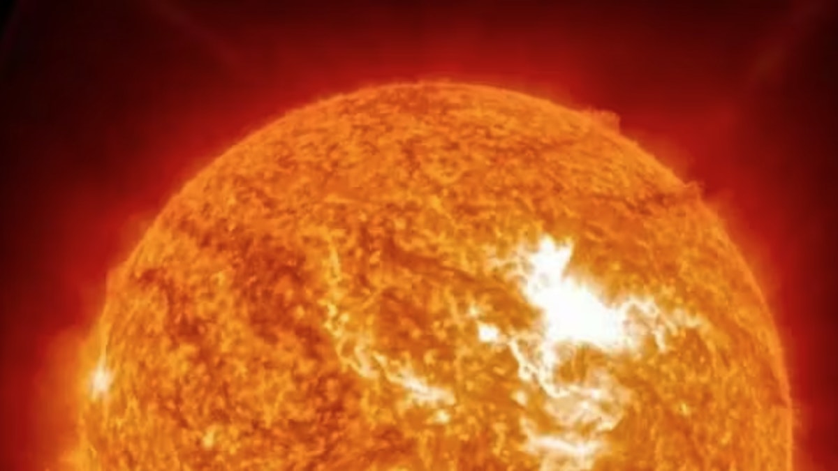 10-mal größer als unser Planet – Gigantisch – Sonnenfleck dreht sich in ...