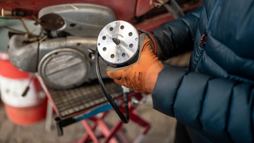 "Motorbiene" macht aus alten Mopeds E-Bikes | Heute.at