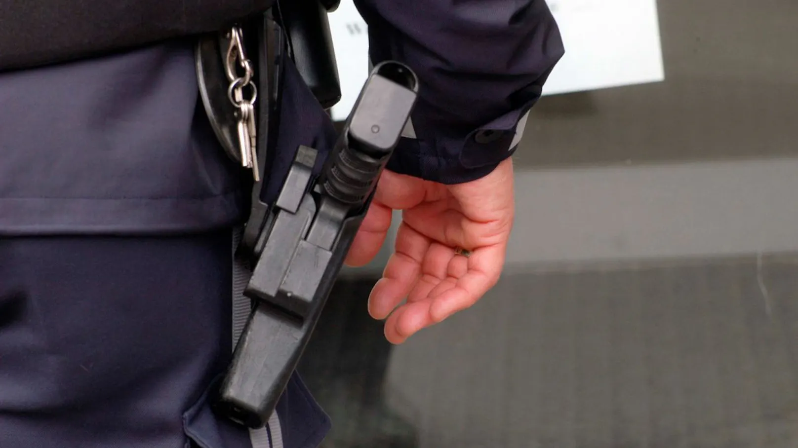 Er sitzt in Haft – Schwere Vorwürfe – Polizist bedrohte Kollegen mit ...