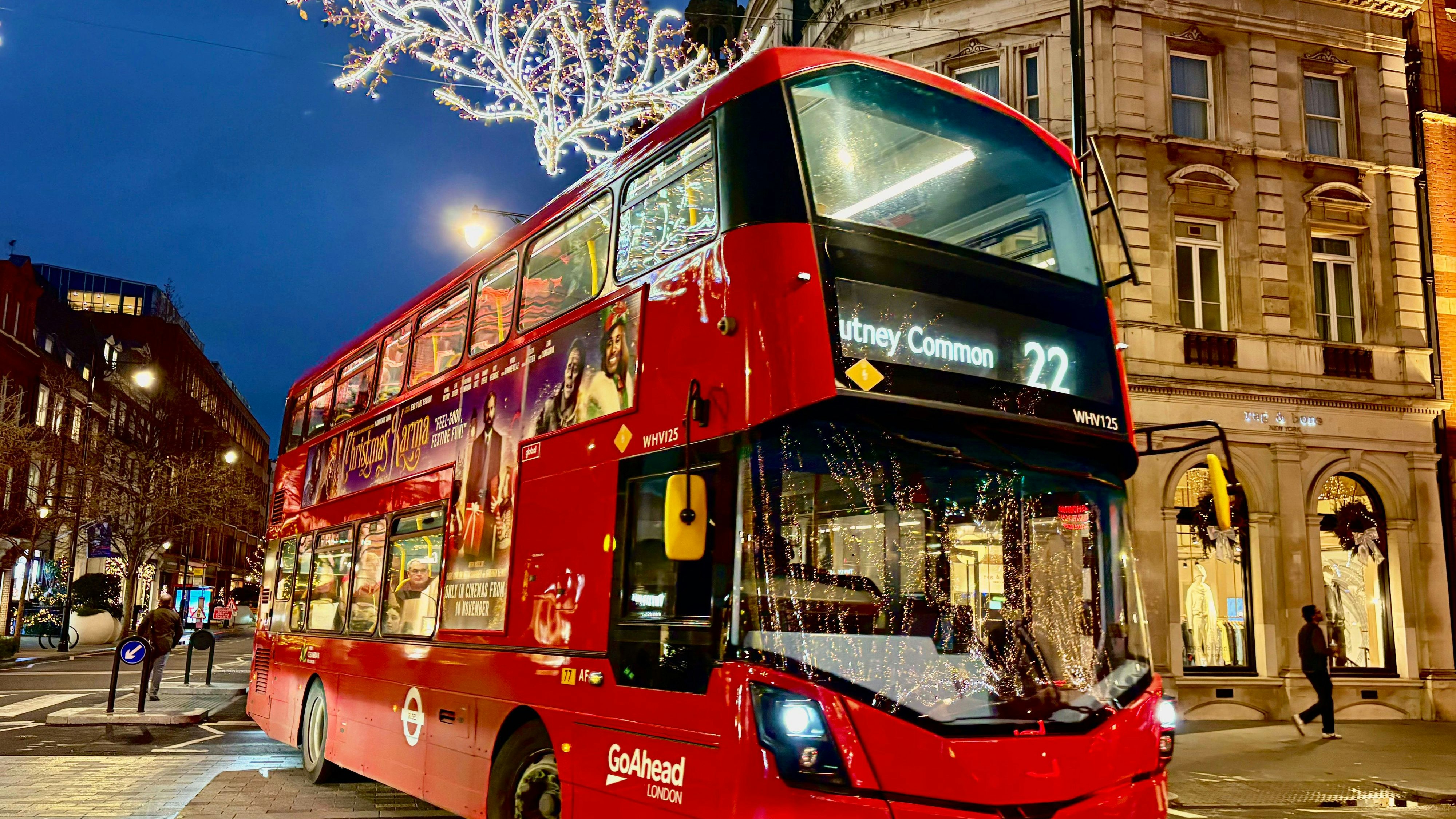 Ein roter Doppeldeckerbus in London (Symbolbild): In einem solchen ...