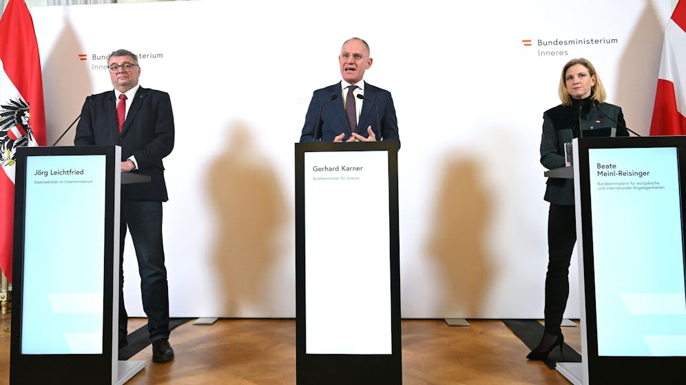 Staatssekretär Jörg Leichtfried (SPÖ), ÖVP-Innenminister Gerhard Karner ...