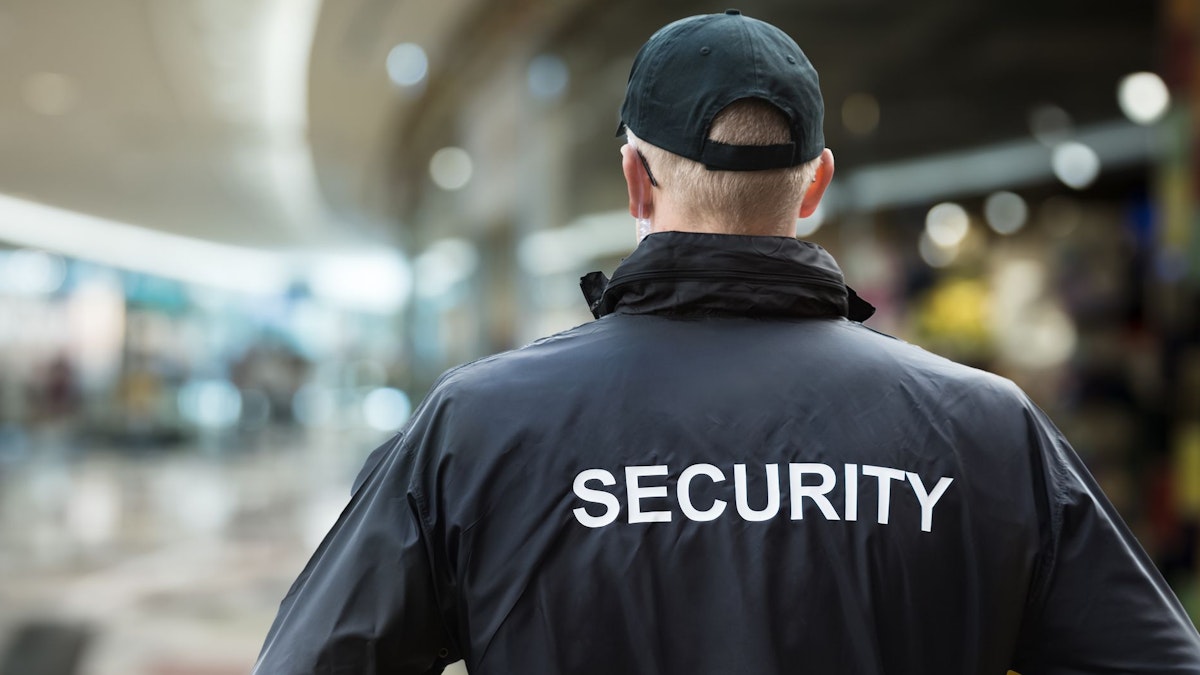 Für fünf Monate – Nach Messer-Attacke – Asylheim-Security kostet 75.000 ...
