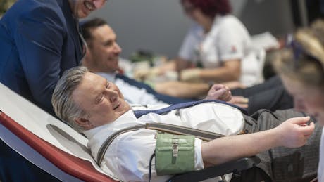 Bürgermeister Michael Ludwig beim Religionsrat- und Blutspende-Termin ...