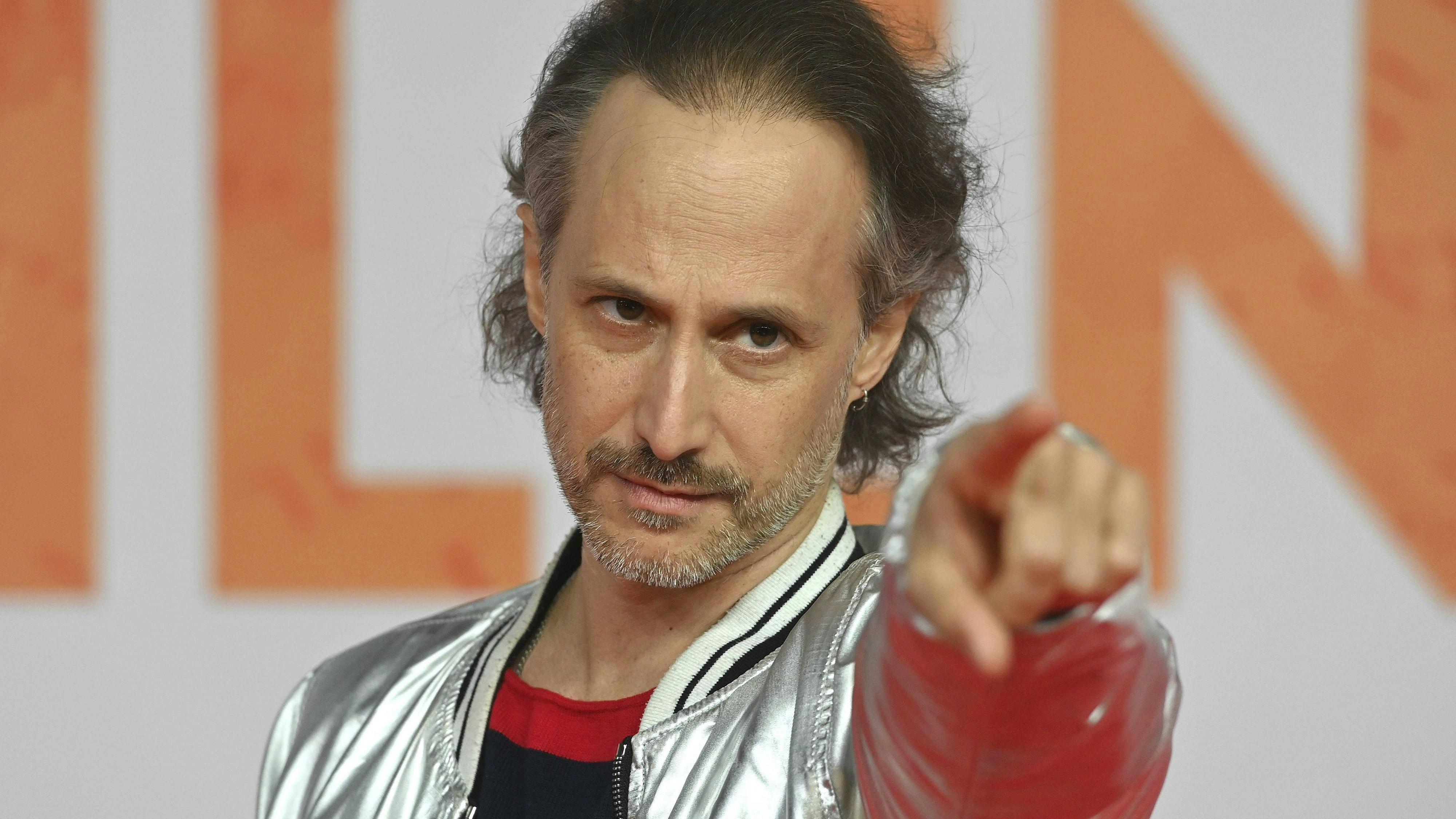 Michael Ostrowski moderiert im Mai den ESC. | Heute.at